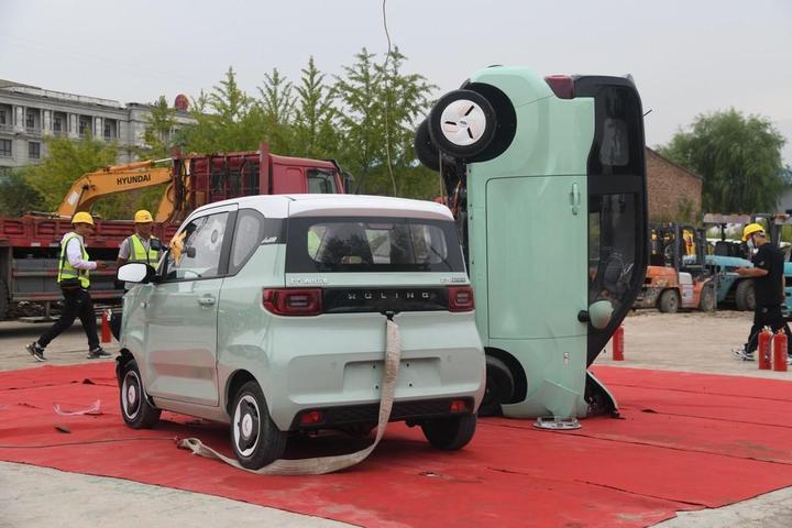 造小车谁更舍得下本？奇瑞QQ冰激凌 VS 五菱宏光MINI EV安全性对比 - 知乎