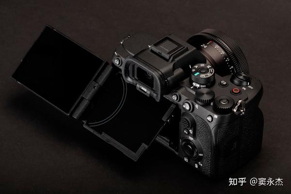 索尼A7m4、A7r4a和A7r5三款哪款更推荐？