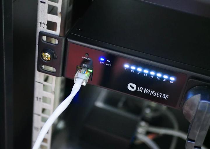 远程操控+安全防护一体化！智慧机房必备——向日葵智能PDU P8实测 - 知乎