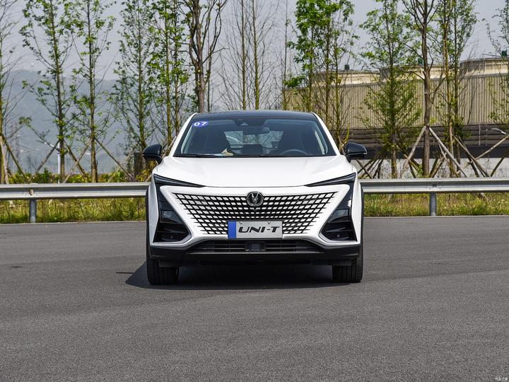 搭载蓝鲸NE1.5T高压直喷发动机的长安UNI-T即将上市，未来感爆棚 - 知乎