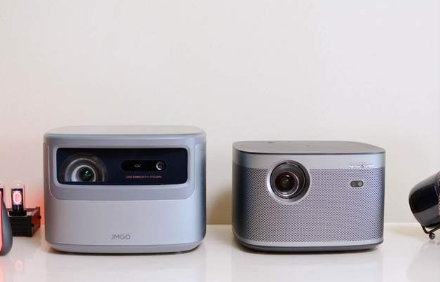 旗舰投影横评：选极米H3S还是坚果J10S？对比完你就懂了 - 知乎