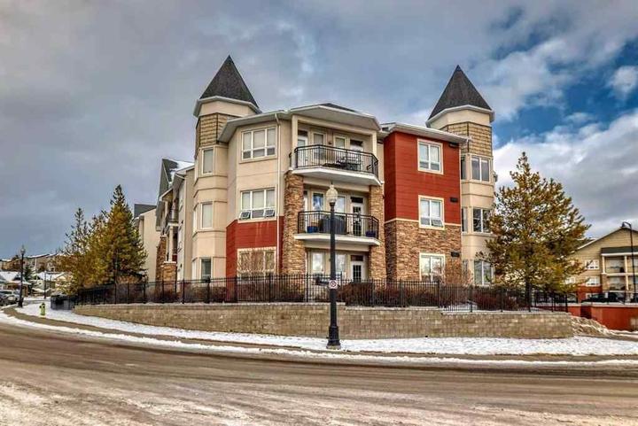 加拿大卡尔加里安全富裕社区Springbank Hill，25万公寓，附社区介绍，小学初中高中都是公立名校，社区还有两个著名私立学校 - 知乎