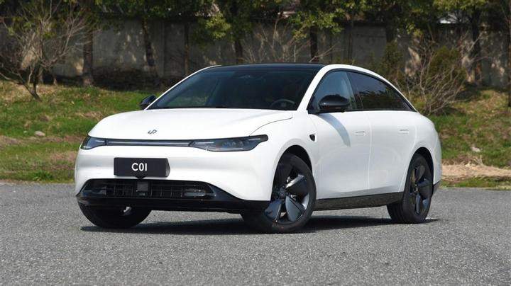 “车圈小米”大挑战：零跑C01和深蓝SL03，谁才是质价比之选？ - 知乎