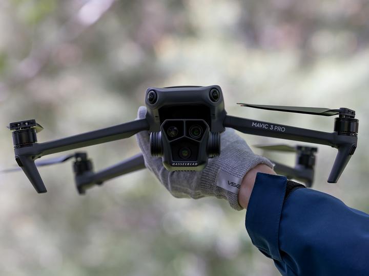 动手玩 | 三摄双长焦的无人机大疆Mavic 3 Pro - 知乎