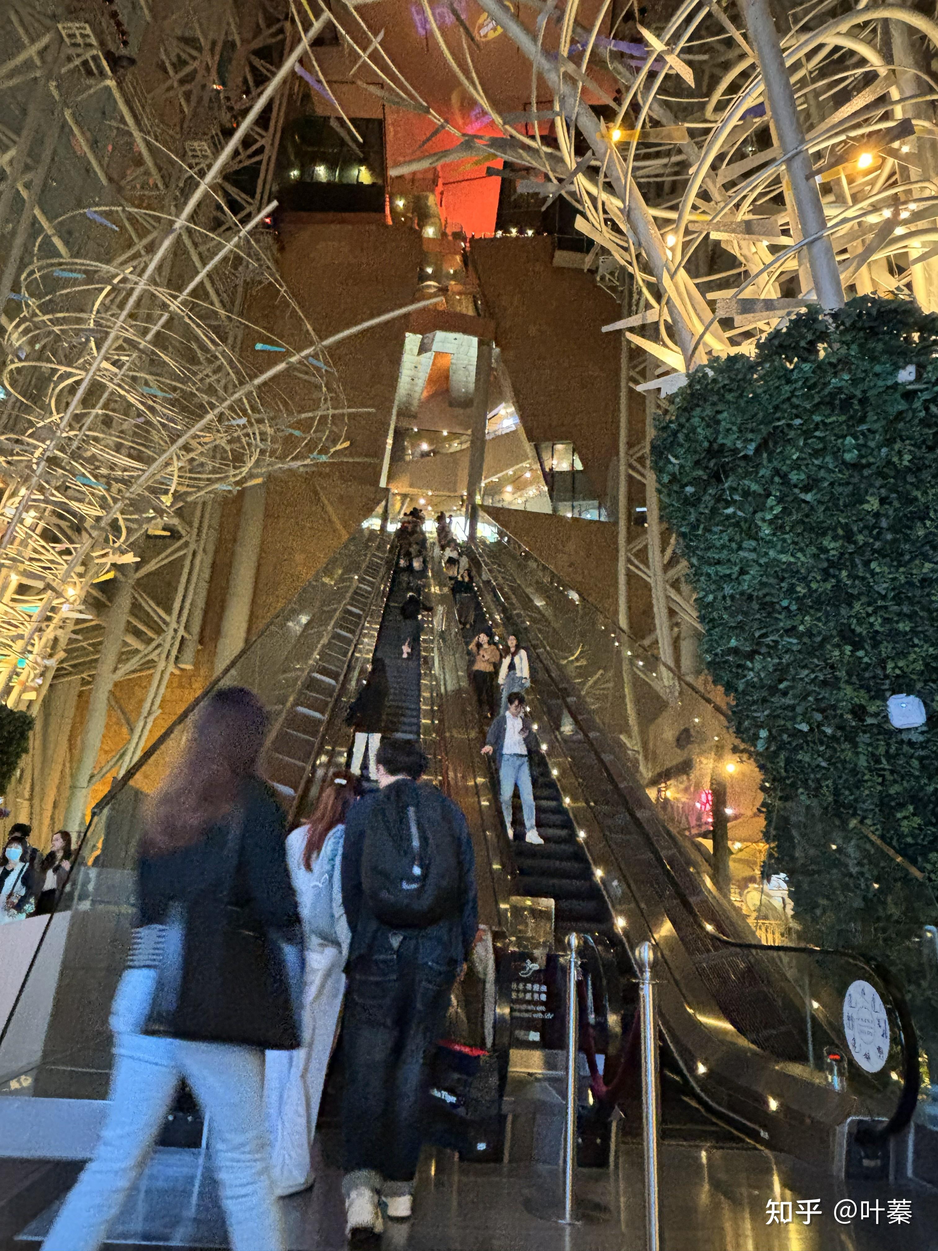 香港旺角朗豪坊 20 周年纪念：不只是圣诞活动，更是老香港烟火与都市传说的碰撞 - 知乎