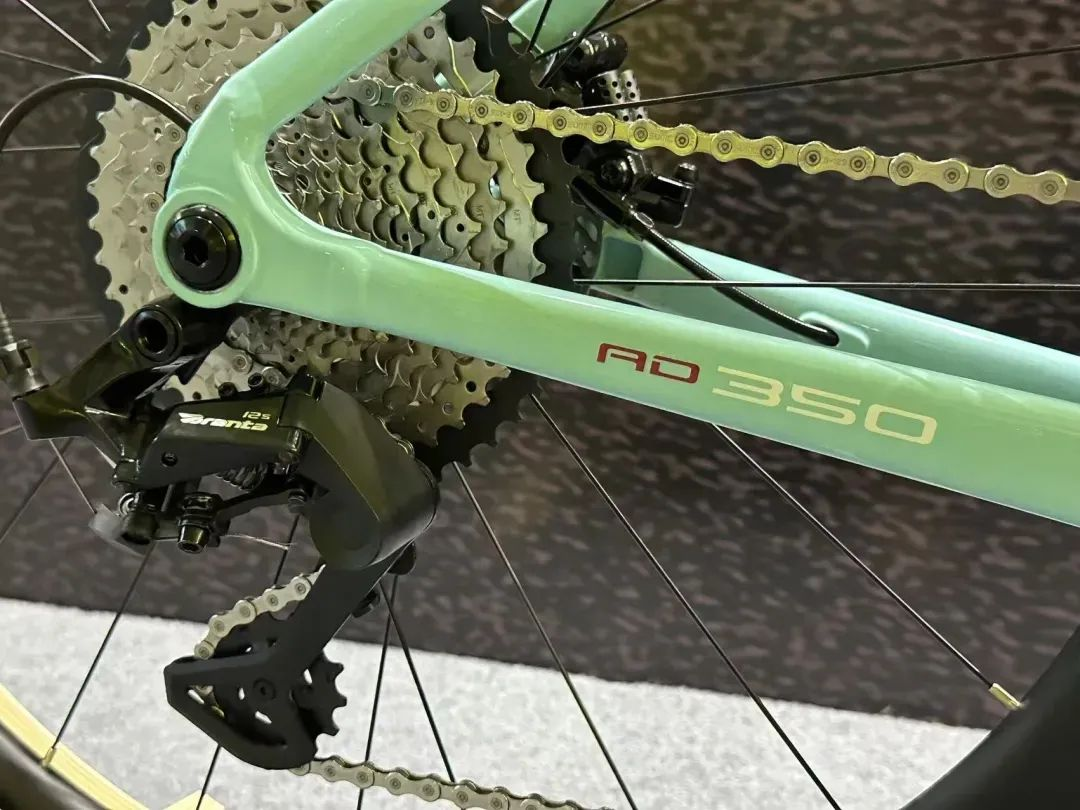 如何评价喜德盛发布的 2025 款搭载功率计的 AD350 公路车？对于日常骑行训练的帮助有多少？ - 知乎