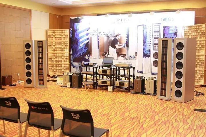 现场 | “如同瑞士钟表一样精致”佰籁镫音响PIEGA品歌全新Mater Line Source MKII旗舰音箱 - 知乎