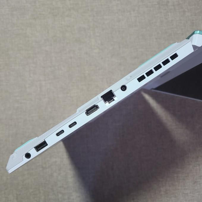 请问一下是选天选4 4060好些还是天选5 4050好些?