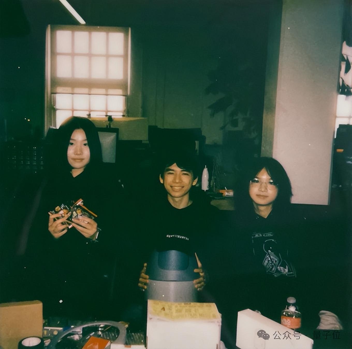 18岁女孩做养老机器人，上线2天卖爆了 - 知乎