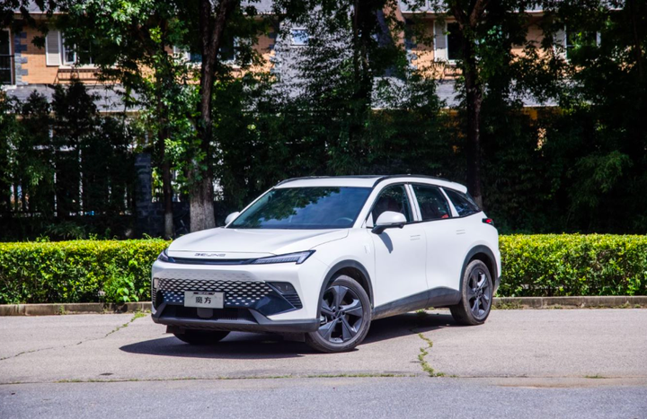 北汽魔方PK CS55 PLUS 谁能全面演绎品质座驾 - 知乎