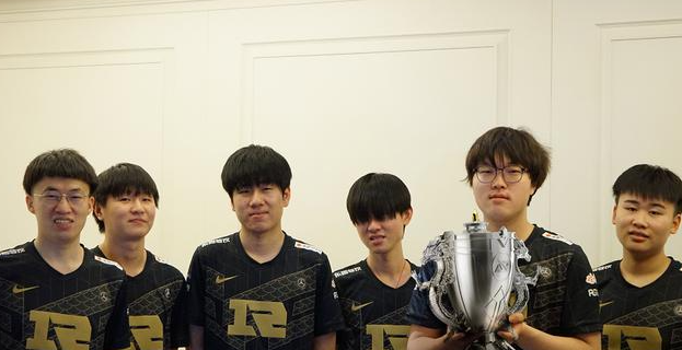 “不尊重RNG，活该赢不了”，LCK炫耀观众被围攻，EG教练说出真相 - 知乎