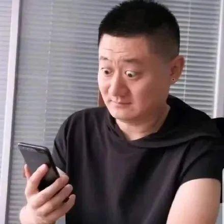 有哪些有趣的地铁老人看手机表情包？ - 知乎