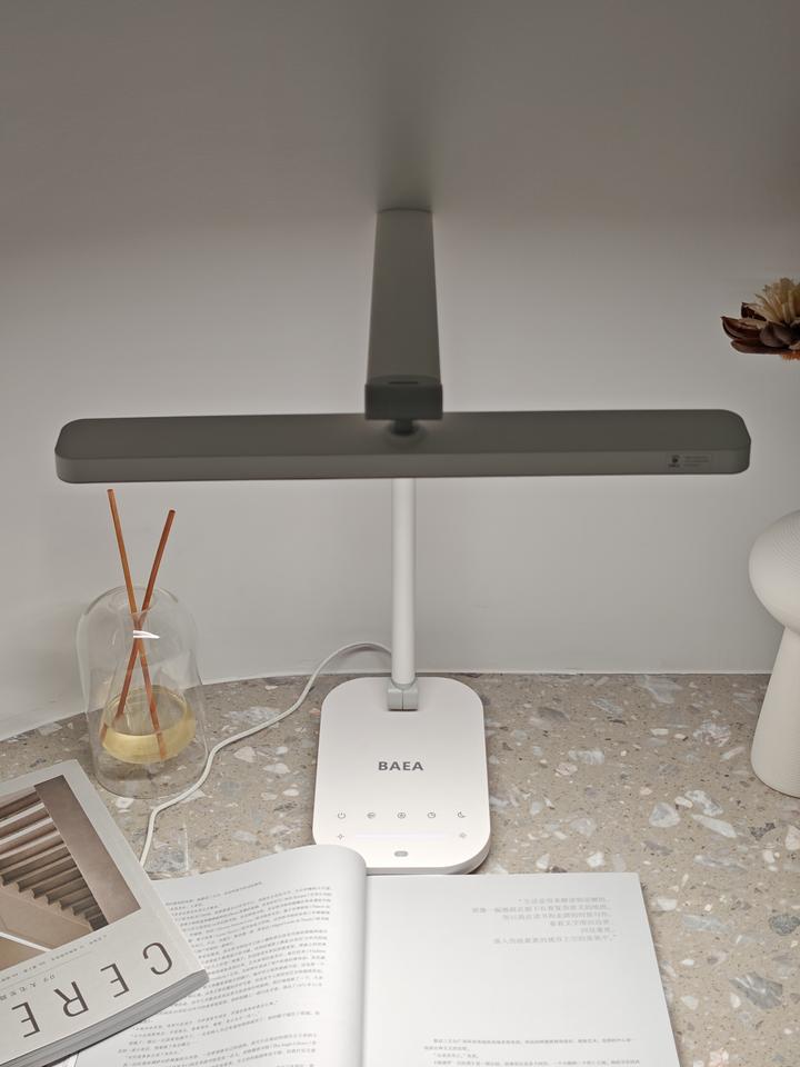 BAEA护眼台灯下的静谧时光：30岁的独处日记 - 知乎