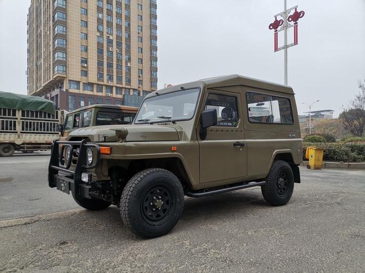 新款BJ212三门版已到店，外观依然硬核，内饰有突破，配三菱1.5T - 知乎