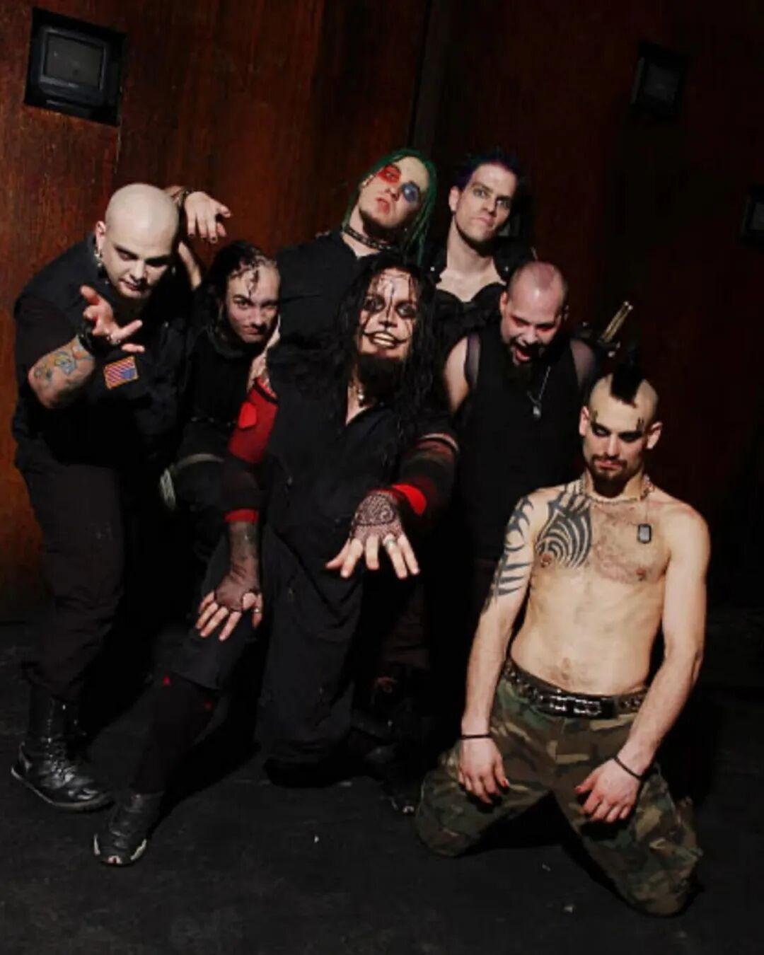 前 American Head Charge 乐队主唱 Cameron Heacock 被发现流落街头 - 知乎