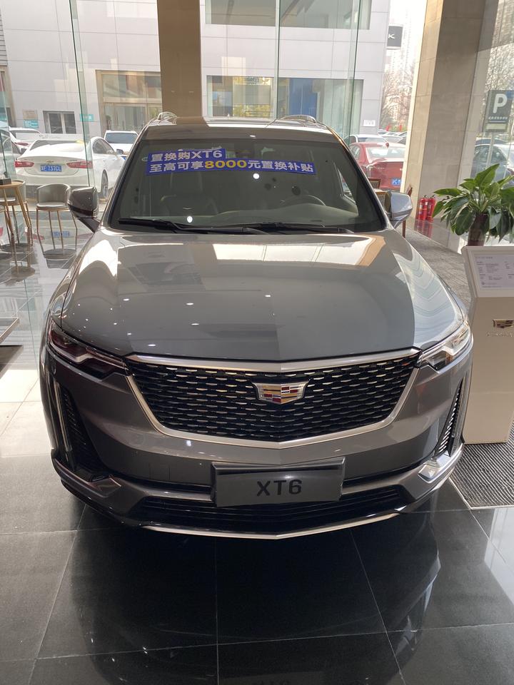 进店实拍2021款凯迪拉克XT6！晶灰色车身很大气，配2.0T+9AT - 知乎