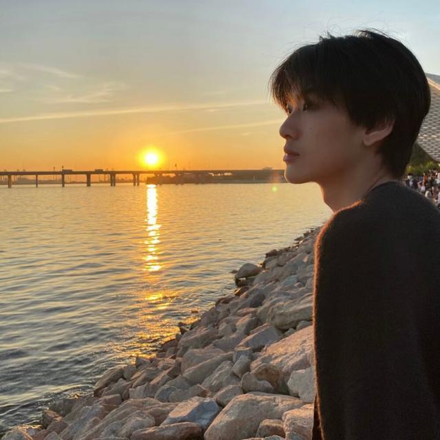 朋友圈发自拍的高级文案 知乎