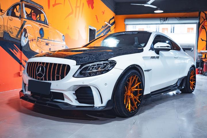 奔驰C Coupe改装宽体套件，空气避震低趴姿态，战斗气息就出来了 - 知乎