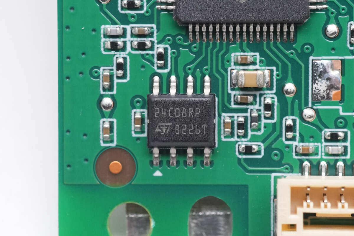 我们把奇瑞一款车上手机无线充电模块拆了，奇瑞车主过来看看用料 - 知乎