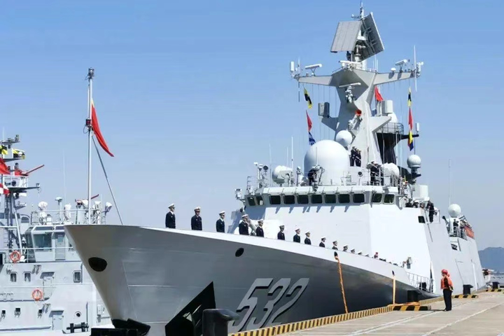 中国054A护卫舰有多厉害？演练中突遇外舰侵扰，火速反应成功驱离 - 知乎