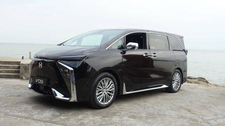 标配800V高压平台，搭载双8155芯片，试驾合创V09 - 知乎