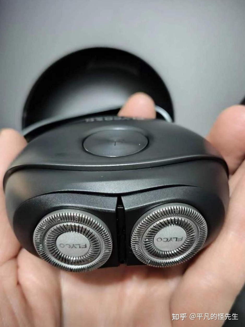 飞科（FLYCO）小飞碟FS891电动剃须刀，时尚小巧便携，您值得拥有！