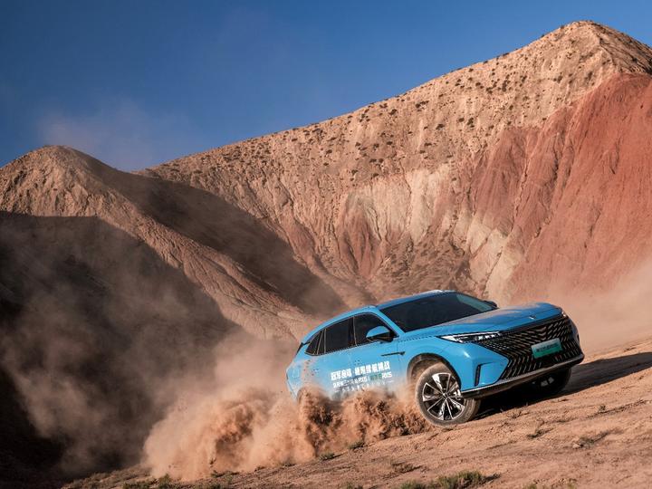 尝鲜还是求稳？荣威第三代RX5对比本田CR-V，谁更值得入手？ - 知乎