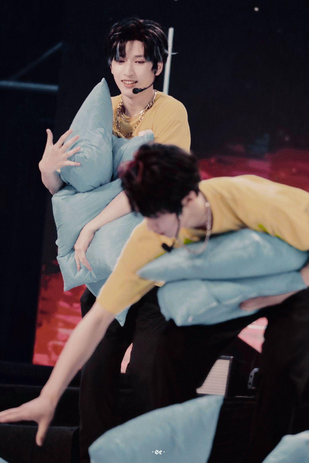 想要文严文(刘耀文严浩翔）滴合照？ - 知乎