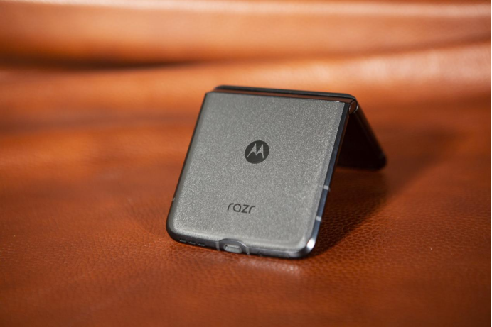 从观感到交互上的全面革新，moto razr 2022体验 - 知乎