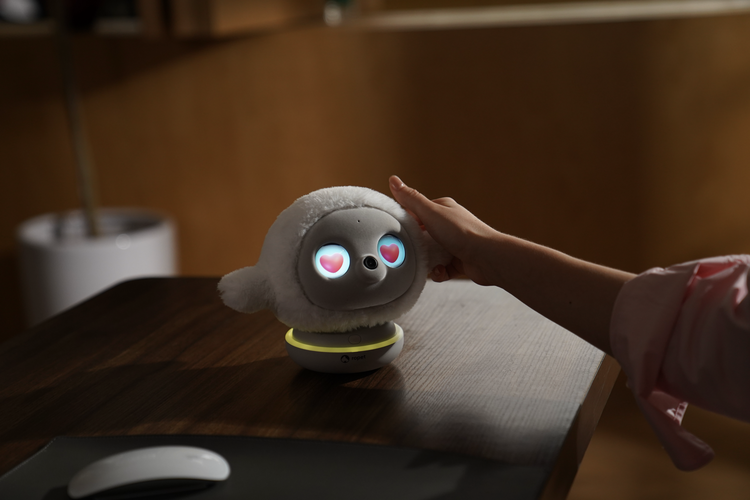 对话Ropet CEO何嘉斌：AI潮玩的目标，就是造一个活的“Labubu”？ - 知乎