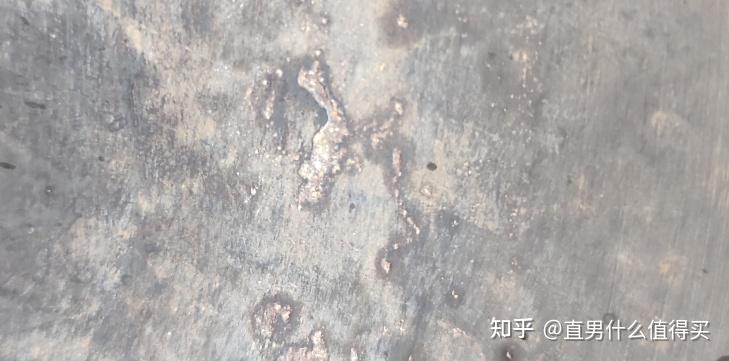 铁锅出现沙眼还能用吗