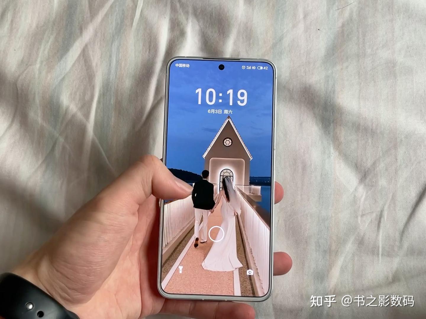 从3399降至1999，价格最低骁龙8Gen2手机，质感比肩4000元手机