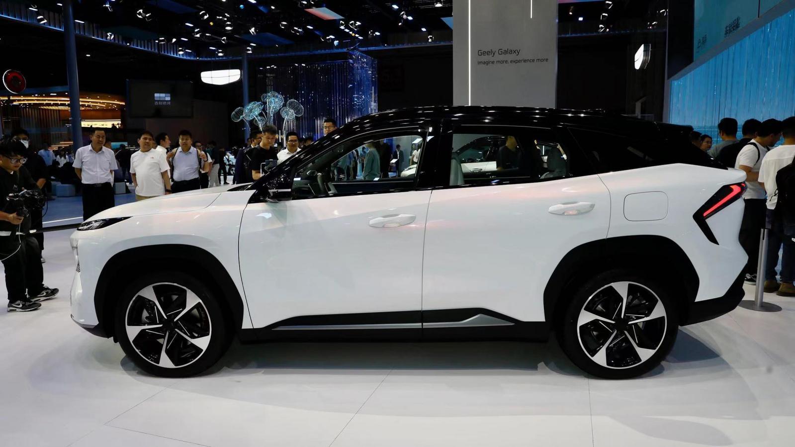 不到18万，就有3块大屏+AR HUD，银河L7座舱如何？ - 知乎