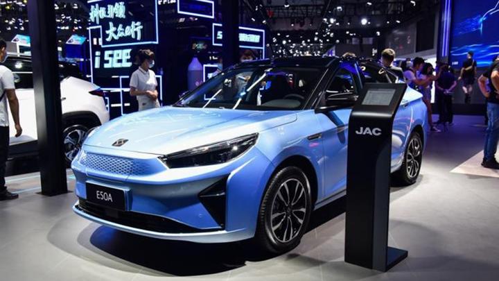 起步价相差1万，买思皓E50A还是秦PLUS EV？ - 知乎