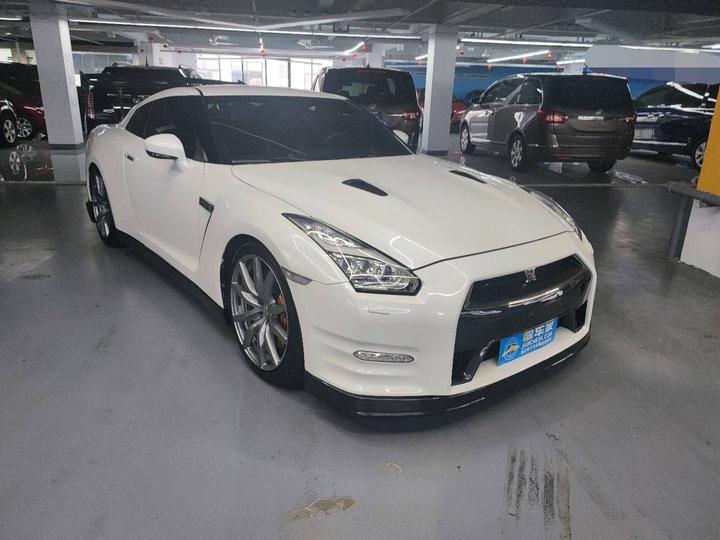 男人眼里的神，小姐姐眼里破日产，八年的GTR开价90万该不该买？ - 知乎