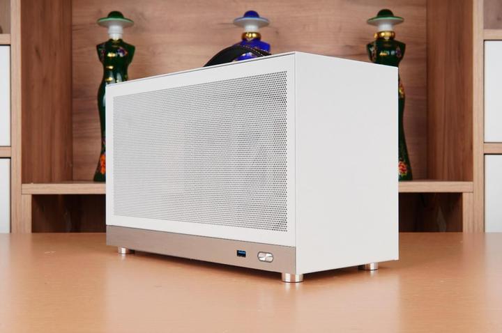 3080塞进10.8L ITX机箱，你不是在做梦，闪鳞S400 ITX机箱分享 - 知乎