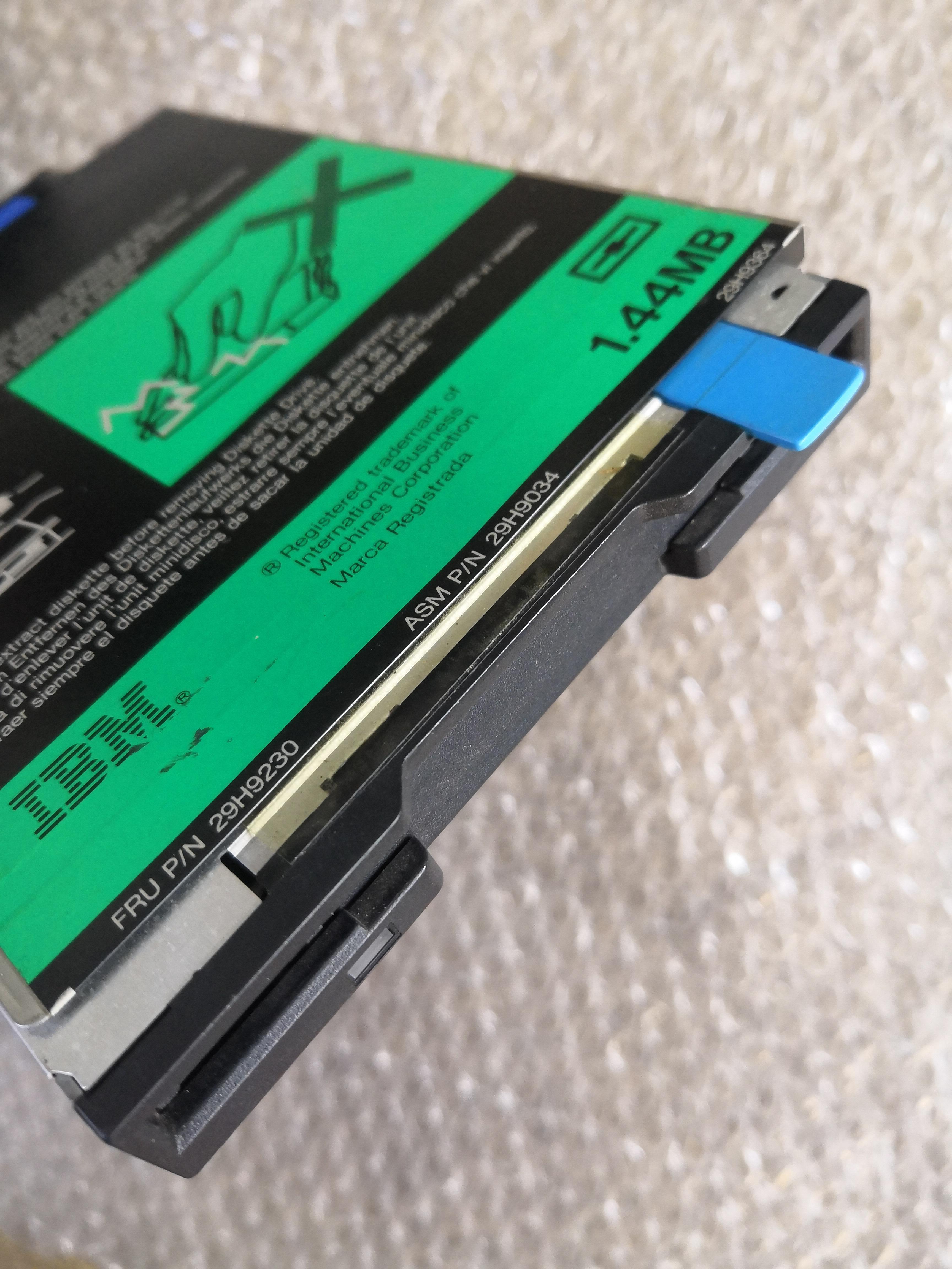 古董电脑-IBM ThinkPad 760XD软驱29H9230 - 知乎