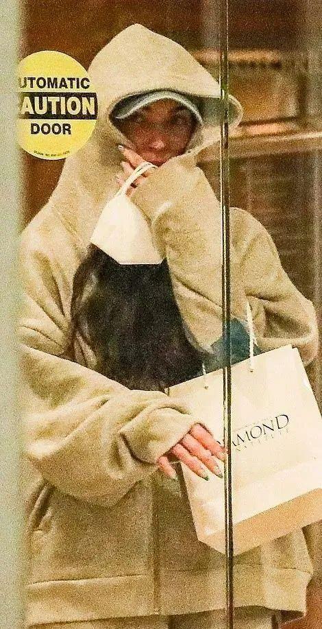 梅根福克斯现在怎么整成这样了？？网友：性感女神脸蛋全浪费… - 知乎