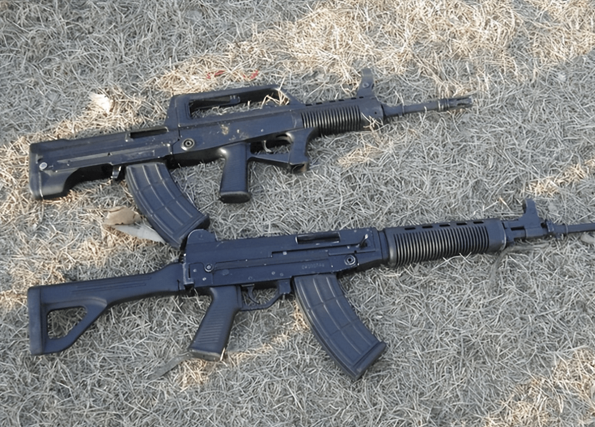 解放军列装20年的国产经典95-1式突击步枪独特的弹匣置于扳机后方，是否威力大增，有哪些缺点？ - 知乎