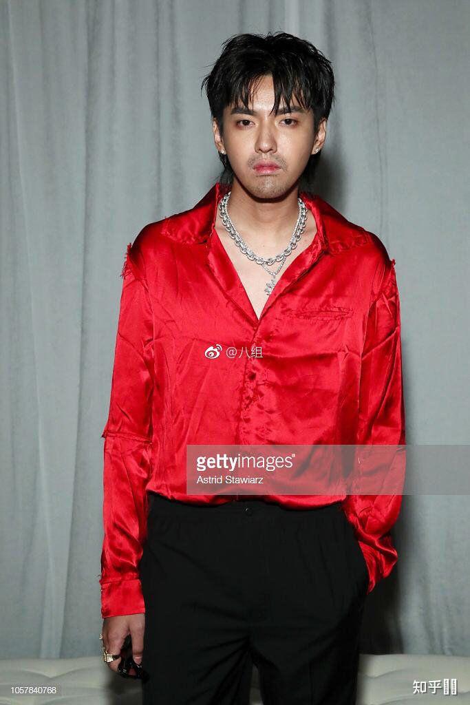 平心而论，吴亦凡跟Kris哪个更帅? - 知乎