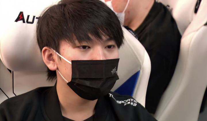 JKL单杀Viper引热议！MLXG直播评价：不是梦回S8，今年才是巅峰 - 知乎