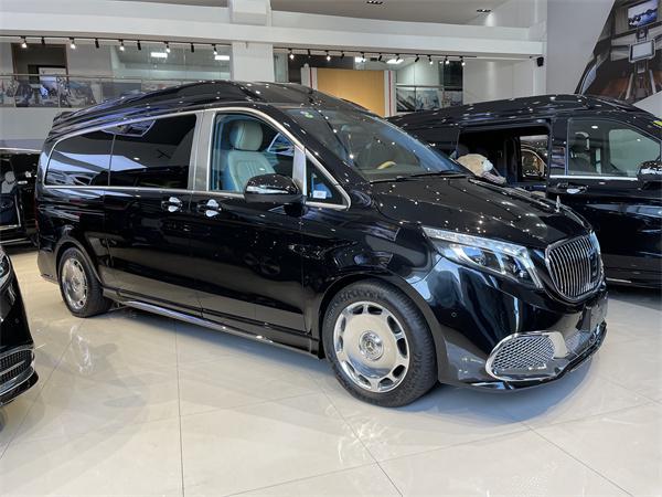 奔驰高顶V260商务车，治愈系蓝色，全隔断4座，纵享私人空间 - 知乎