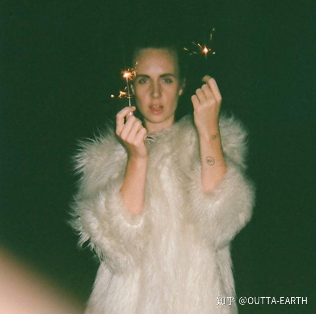 如何评价丹麦歌手MØ？ - 知乎