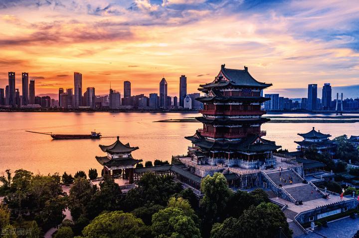 王勃《滕王阁序》创造的42个成语，分别是哪些？ - 知乎