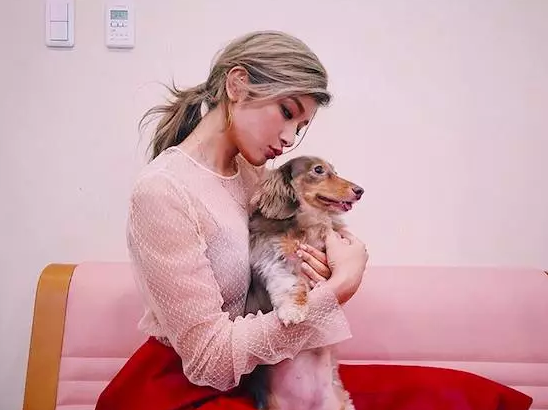 那个叫ROLA的日本模特只会吐舌卖萌？可能是你还没真正了解她 - 知乎