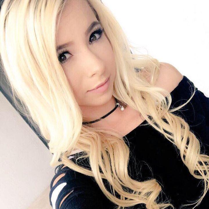 暗黑女神，肯齐·里维斯（Kenzie Reeves）娇小身材的精灵 - 知乎